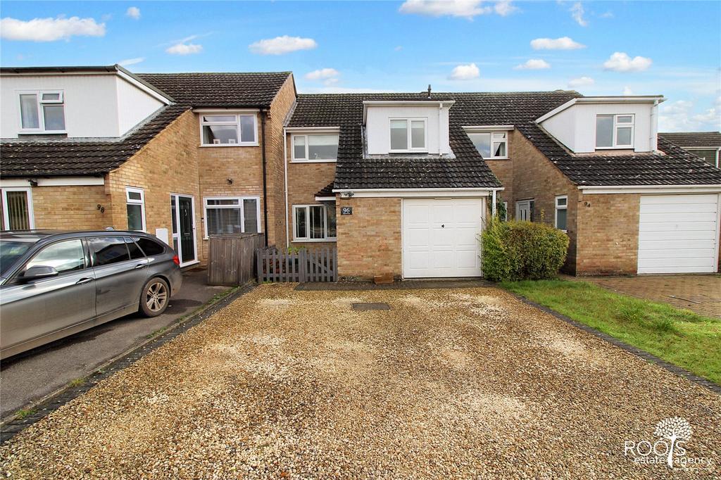 Sagecroft Road, West Berkshire RG18 3 bed terraced house - £365,000
