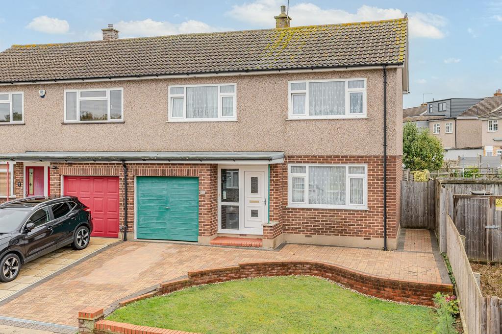 Heath Drive, Ware SG12 3 bed semi-detached house - £550,000