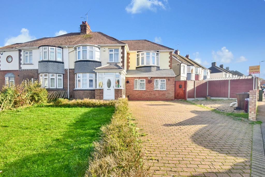 Featherby Road, Twydall, Rainham... 6 bed semi-detached house - £480,000
