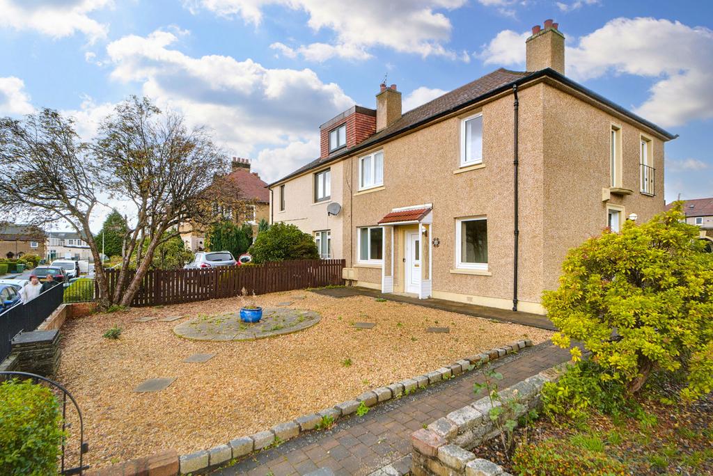 118 Parkhead Avenue, Edinburgh, EH11 4RN 2 bed flat - £155,000