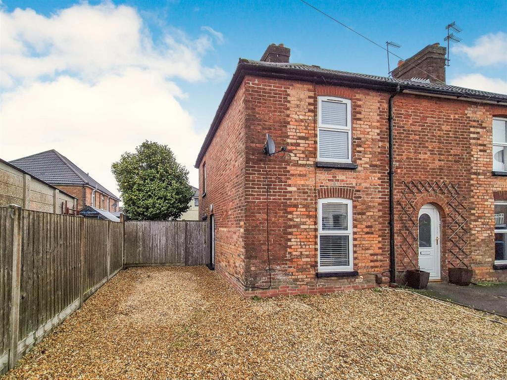 Shelley Road, Poole BH12 2 bed end of terrace house - £285,000