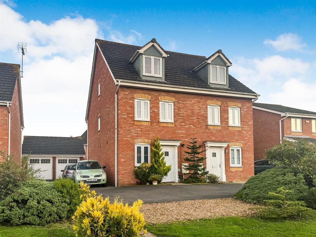 Magpie Close, Corby NN18 3 bed semi-detached house for sale - £270,000