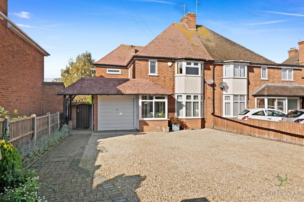Offenham Road, Evesham WR11 3 bed semi-detached house - £360,000
