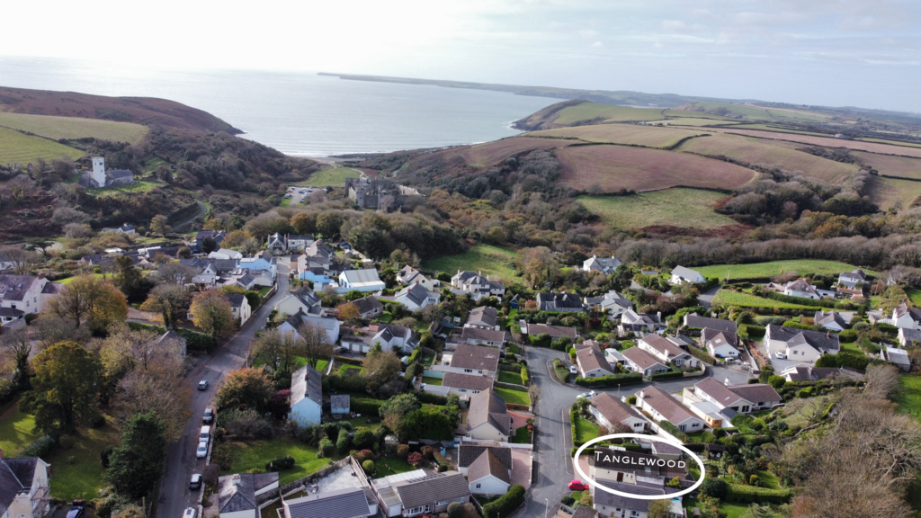 Warlows Meadow, Manorbier SA70 3 bed bungalow - £425,000