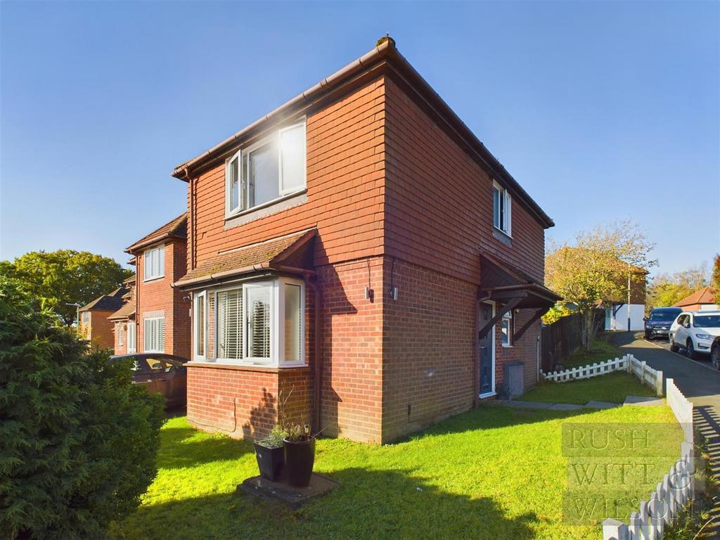 Highlea Close, St. Leonards-On-Sea 4 bed detached house - £340,000
