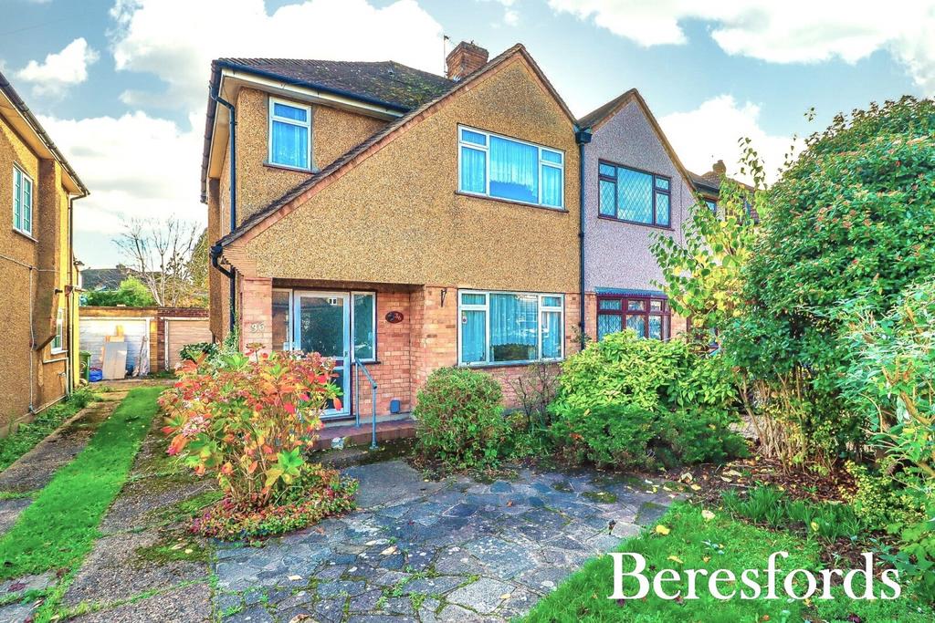 Trent Avenue, Upminster, RM14 3 bed semi-detached house - £500,000