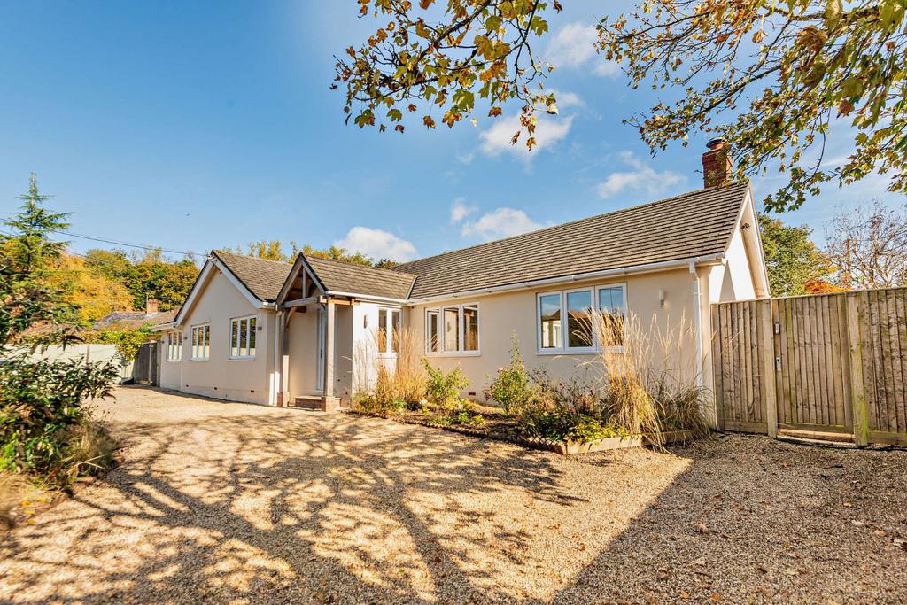 Pond Lane, Hermitage, Thatcham... 5 bed bungalow for sale - £950,000