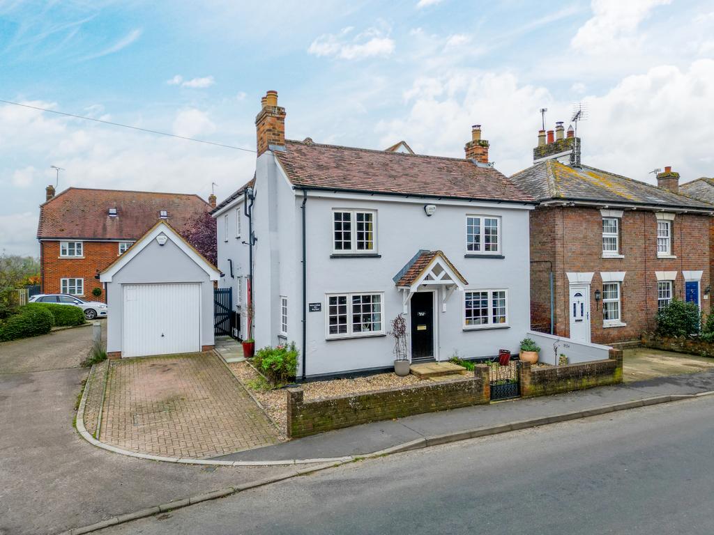 Tring Road, Long Marston, Tring HP23 4 bed detached house for sale - £ ...