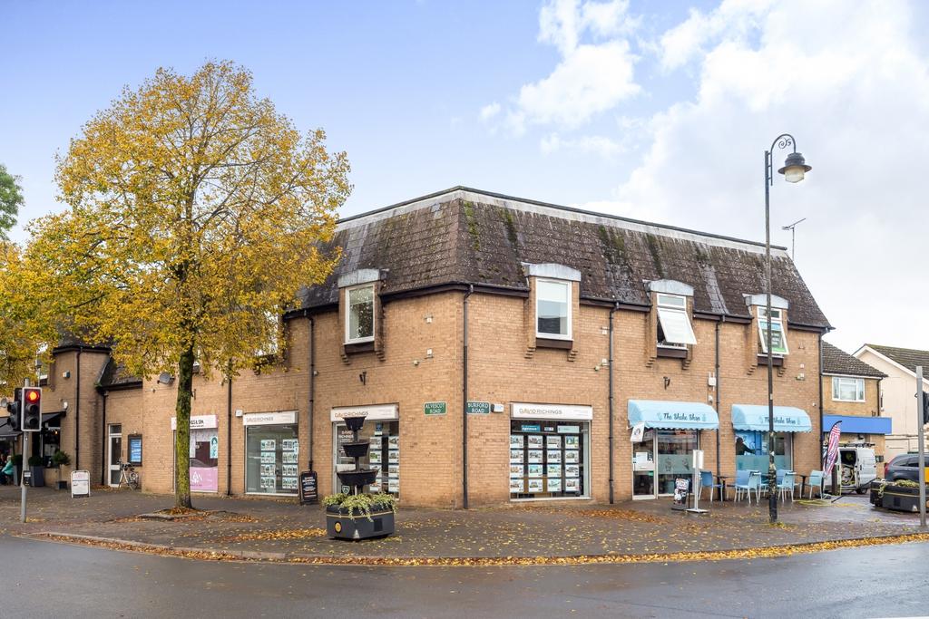Streatfield House Alvescot Road... 2 bed flat - £175,000