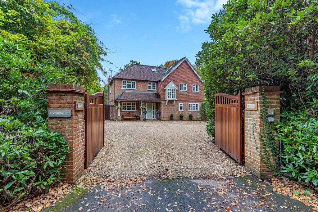 Fitzroy Road, Fleet, Hampshire 5 bed detached house - £1,500,000