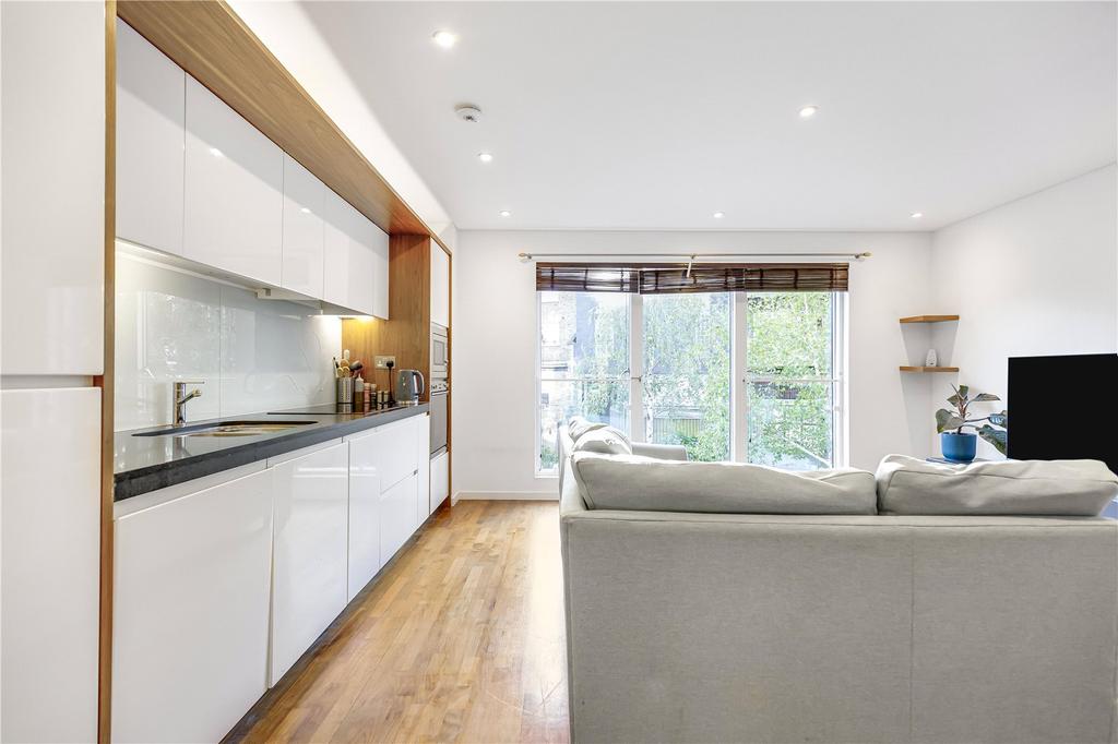 Balham Grove, London, SW12 2 bed flat - £588,000