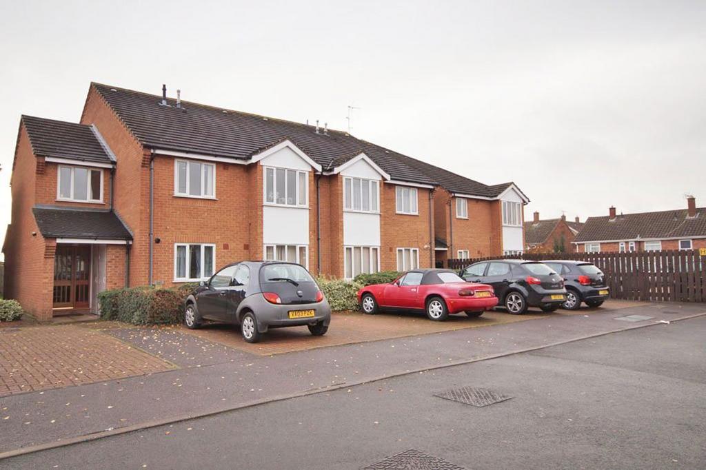 Swindon Close GL51 9EA 1 bed flat - £775 pcm (£179 pw)