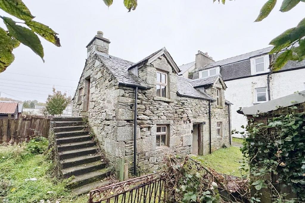 Lochnell Street, Lochgilphead, Argyll... 2 bed detached house - £25,000