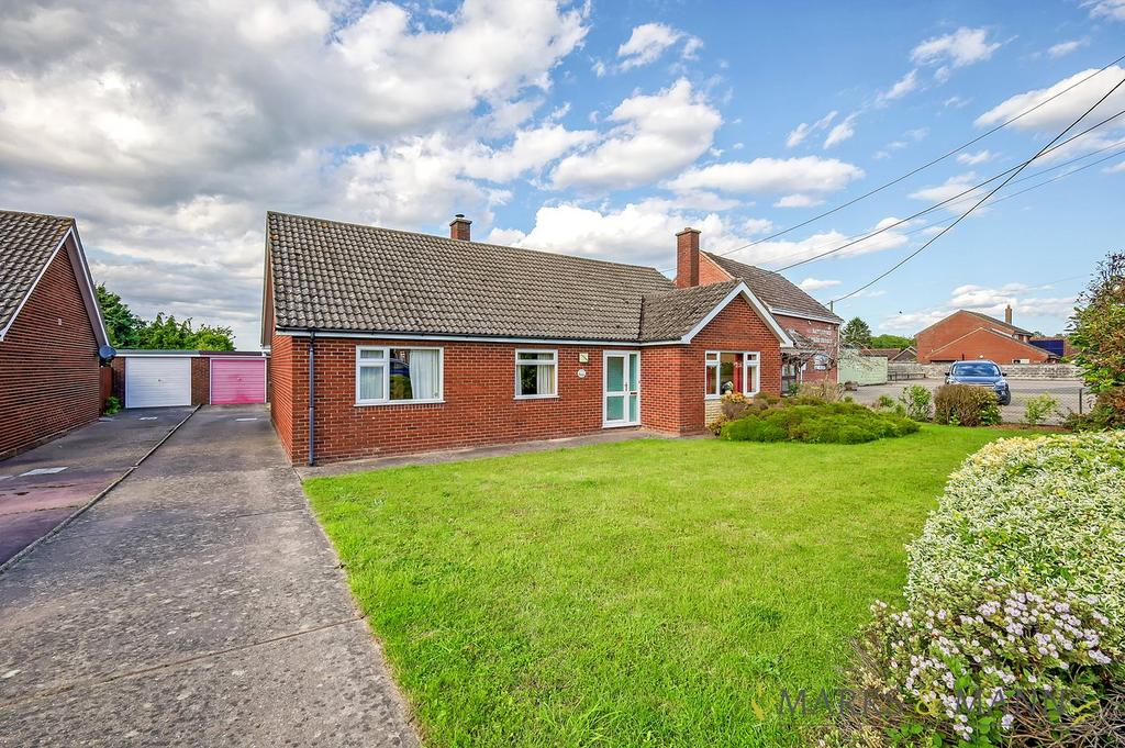 Straight Road, Battisford... 3 bed bungalow - £310,000