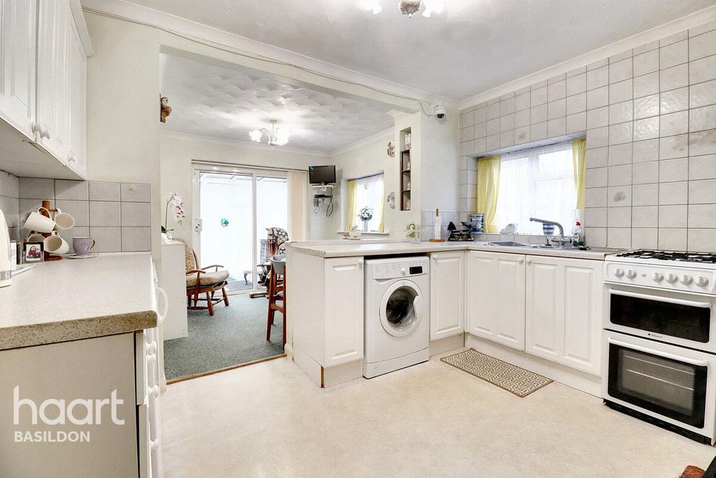 Berry Lane, Basildon 2 bed detached bungalow - £375,000