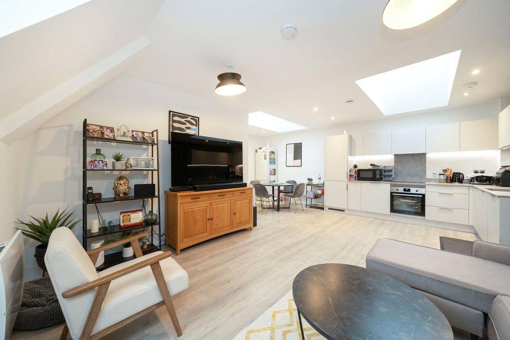 Sloane Court, London Square, St.... 2 bed apartment - £470,000