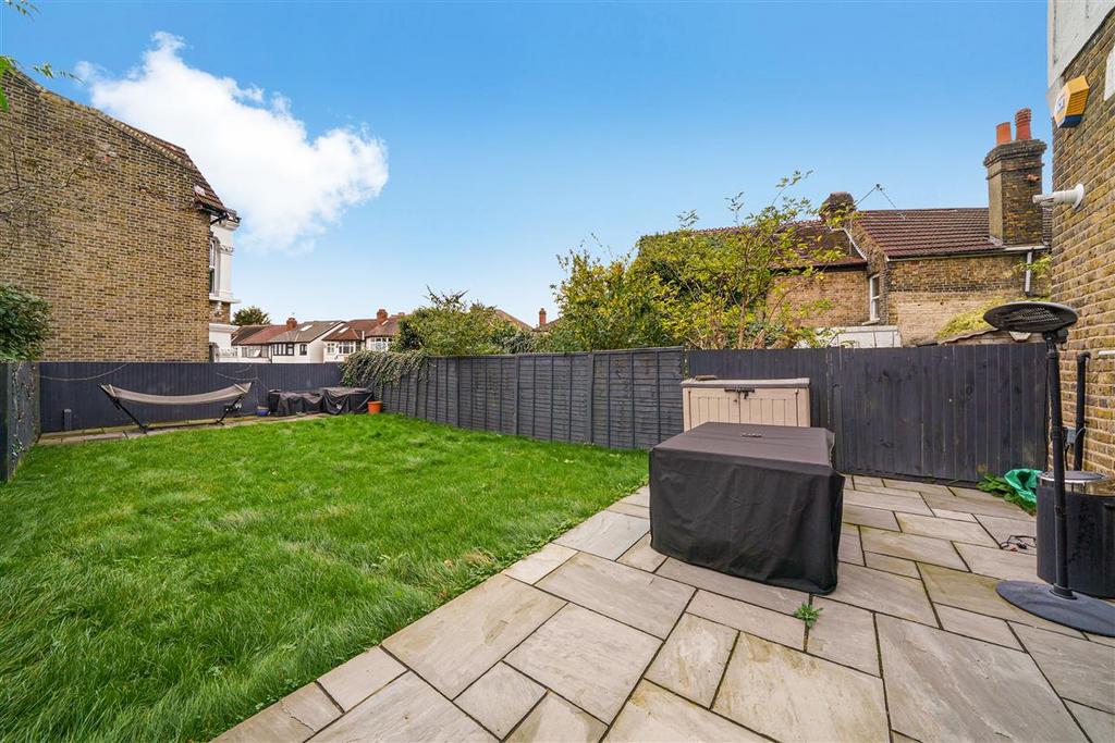 Westwell Road, SW16 2 bed flat - £2,600 pcm (£600 pw)