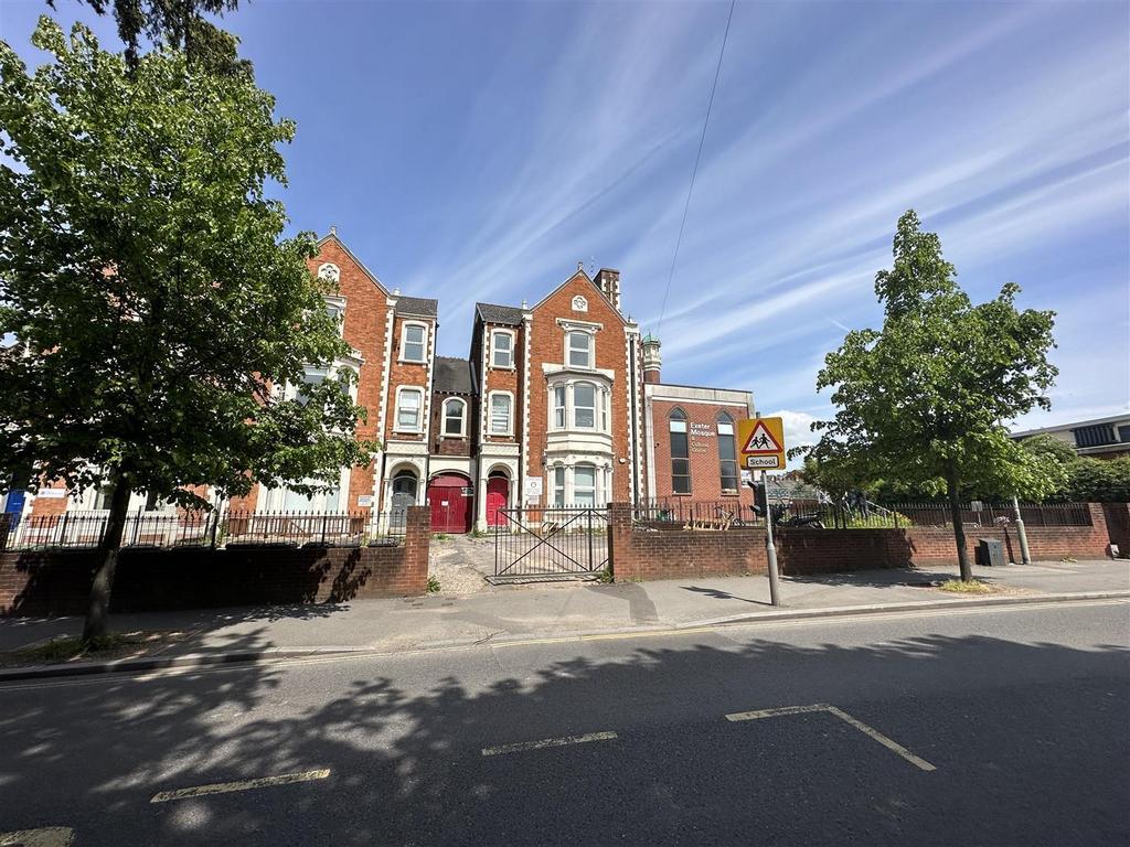York Road, Exeter EX4 2 bed flat to rent - £1,050 pcm (£242 pw)