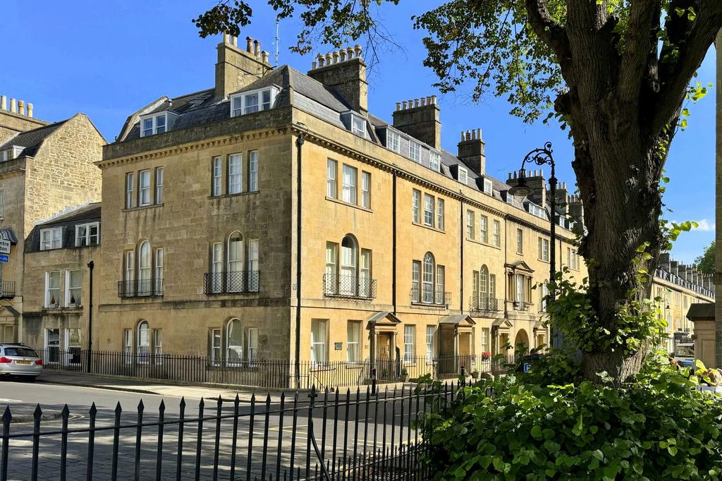 Brock Street, Bath 2 bed flat - £400,000