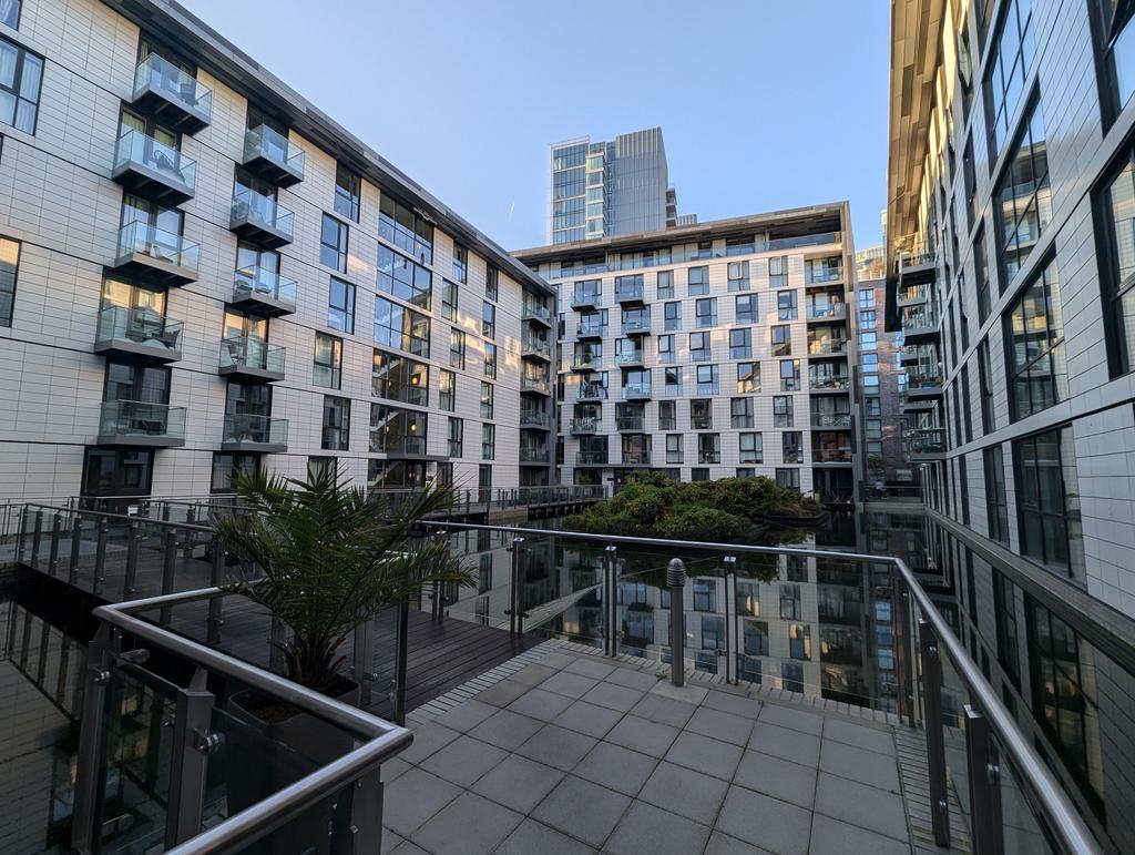 Times Square, London E1 1 bed apartment - £2,150 pcm (£496 pw)