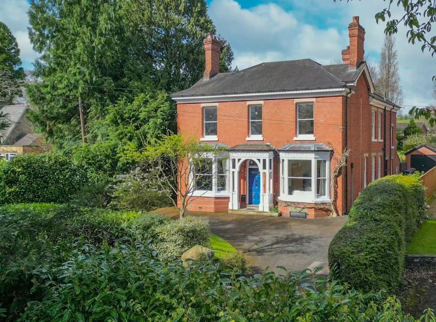 Mount Drive, Oswestry SY11 5 bed detached house - £775,000