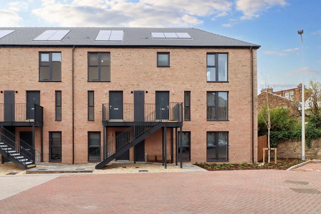 Kilpatrick Grove, Edinburgh... 2 bed property - £1,600 pcm (£369 pw)