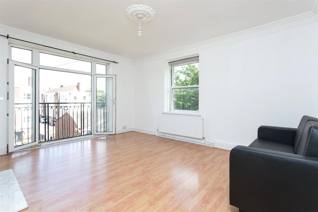 Gibraltar Walk, London E2 3 bed apartment - £2,750 pcm (£635 pw)