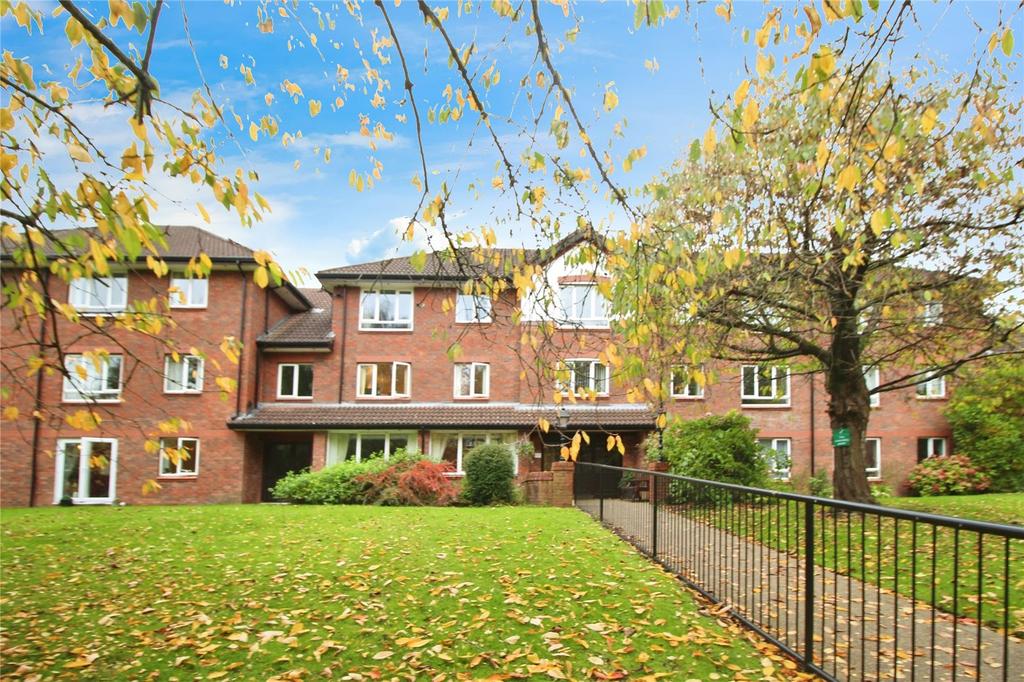 Edge Lane, Manchester M32 1 bed flat - £800 pcm (£185 pw)