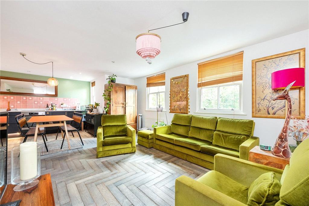 Clapton Square, London, E5 2 bed apartment - £2,500 pcm (£577 pw)
