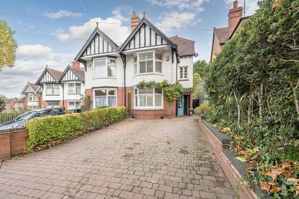 Heath Lane, Stourbridge, DY8 1BD 5 bed semi-detached house - £675,000