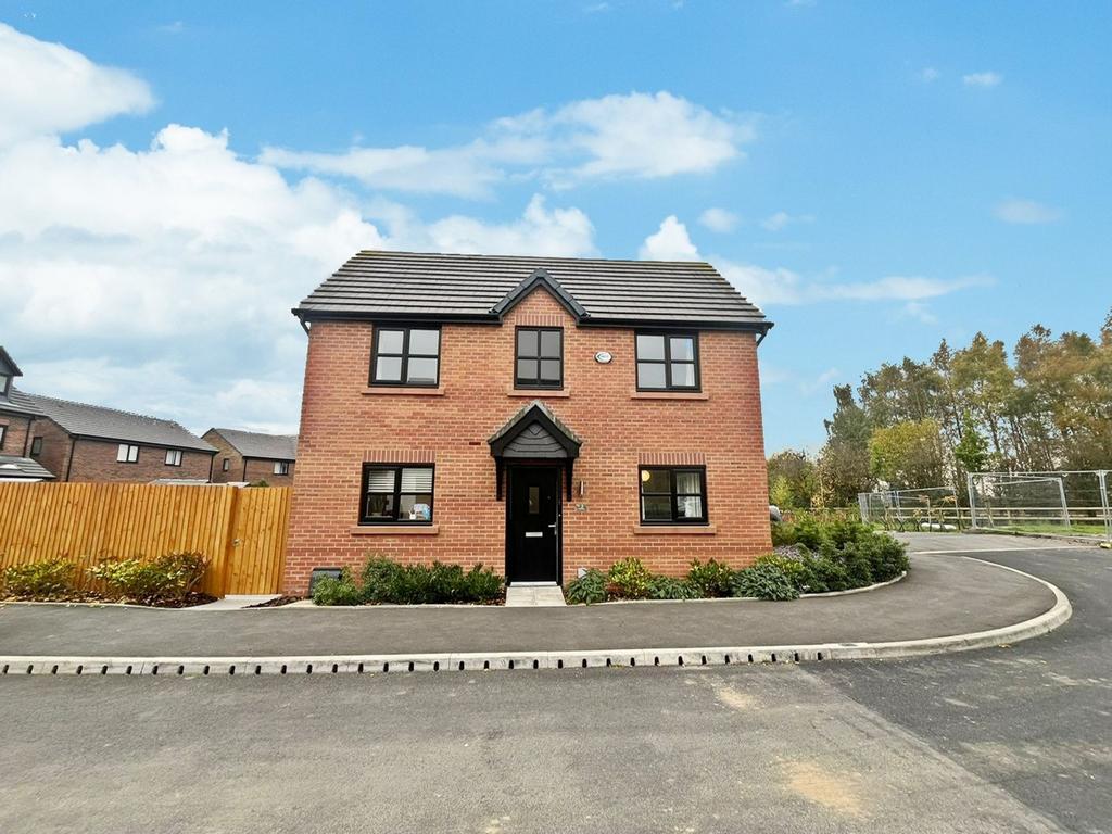 Helmfield, Westhoughton, BL5 3 bed semi-detached house - £264,000