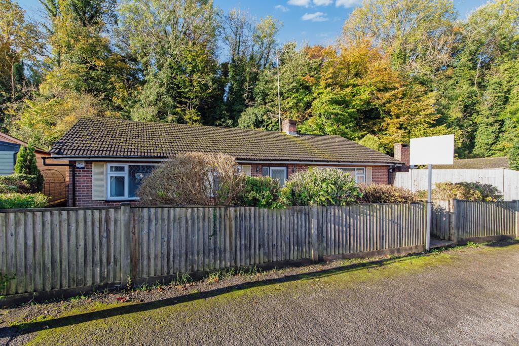 Ashurst Road, Tadworth 3 bed detached bungalow - £585,000