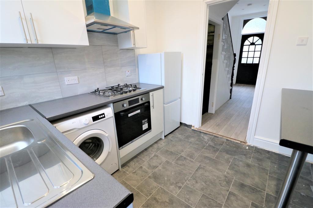 Lansdowne Road, Ilford IG3 4 bed terraced house - £2,800 pcm (£646 pw)