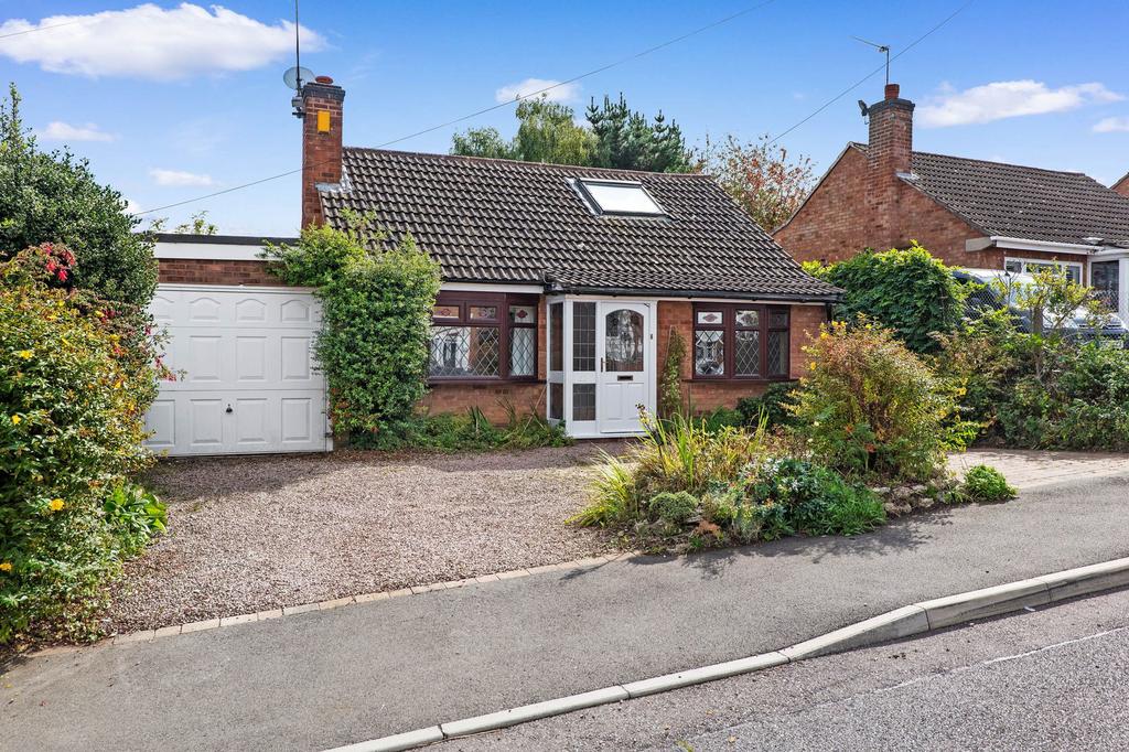 52 Elbury Park Road, Worcester. WR4 9BH 4 bed detached bungalow - £325,000