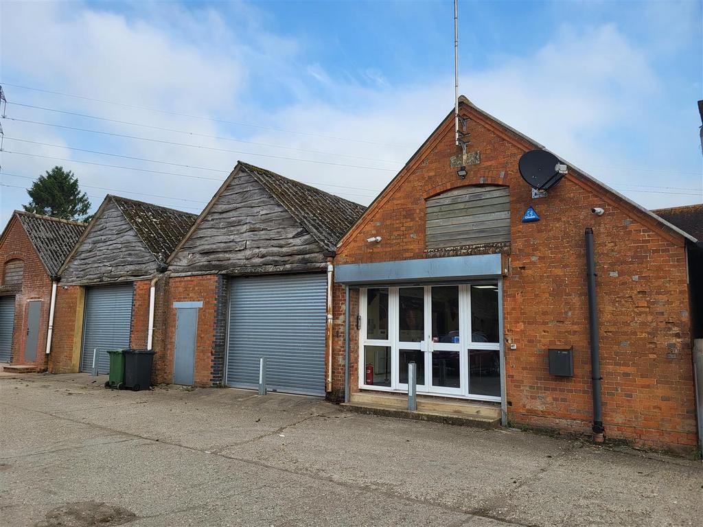 Woodcott Farm Property - £2,083 pcm (£481 pw)