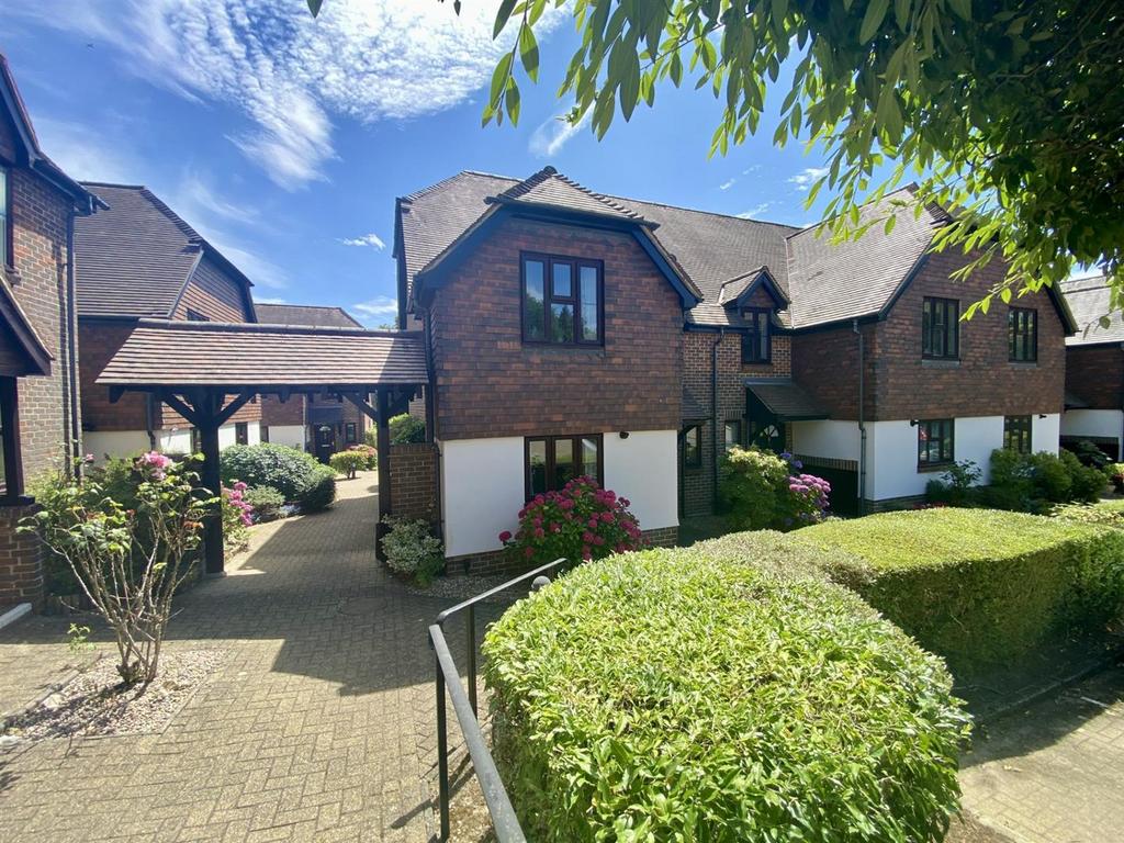 Rosemary Court, Church Rd, Haslemere 2 bed terraced house for sale - £ ...
