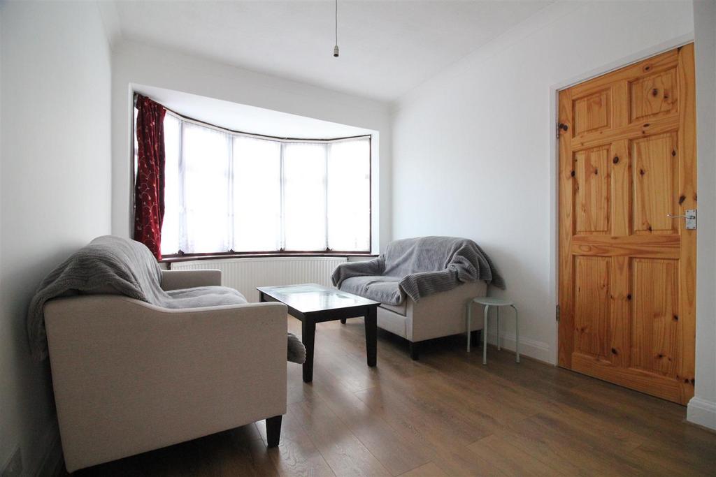St Crispins Close Southall 3 Bed House £2 295 Pcm £530 Pw