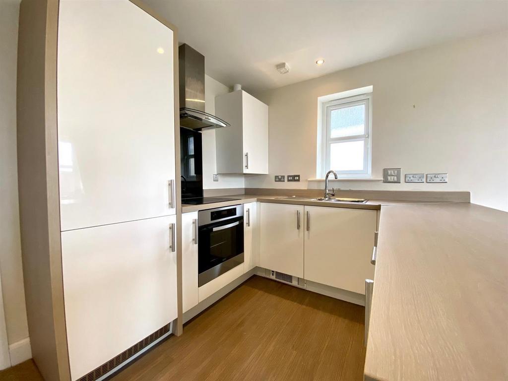 Shadwell Court, Lindley 2 bed apartment - £150,000