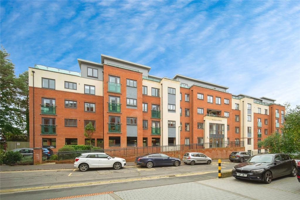 Park Lane, Camberley, Surrey, GU15 2 bed apartment for sale - £200,000