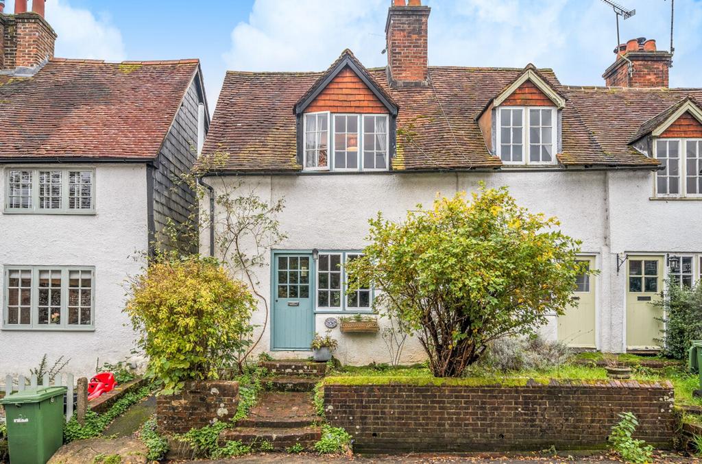 Village Street, Petersfield, GU32 2 bed end of terrace house - £375,000