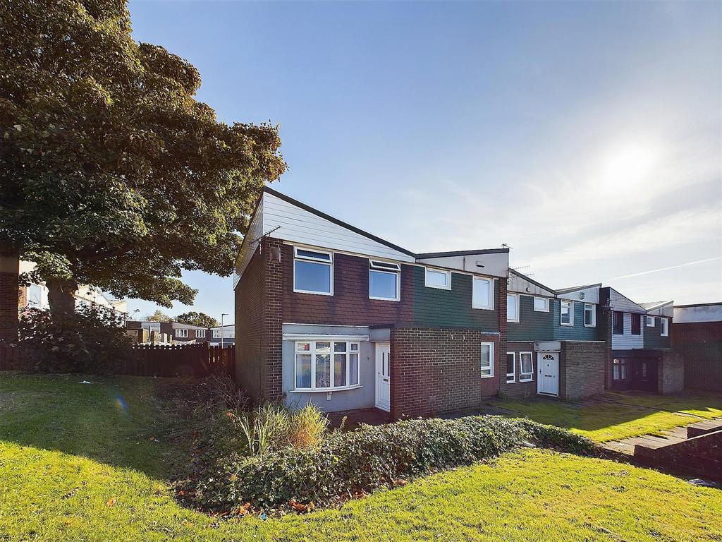 Harewood Green, Gateshead NE9 2 bed end of terrace house - £79,950