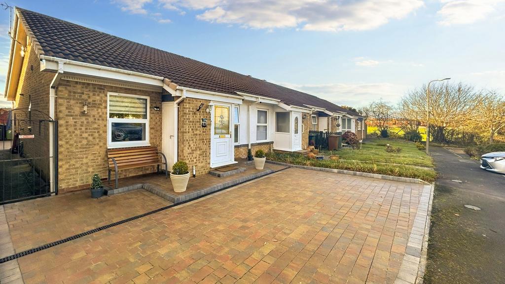 Osier Court, Stakeford, Choppington... 2 bed semi-detached house - £157,500