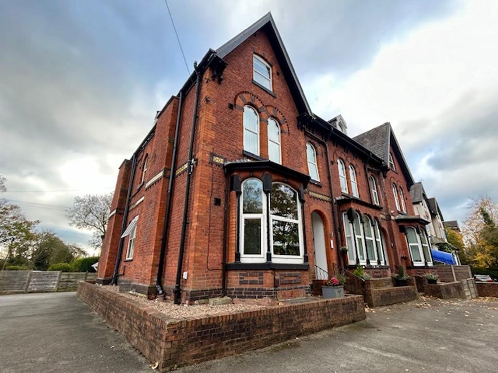 Half Edge Lane, Manchester M30 1 bed link detached house - £795 pcm (£ ...