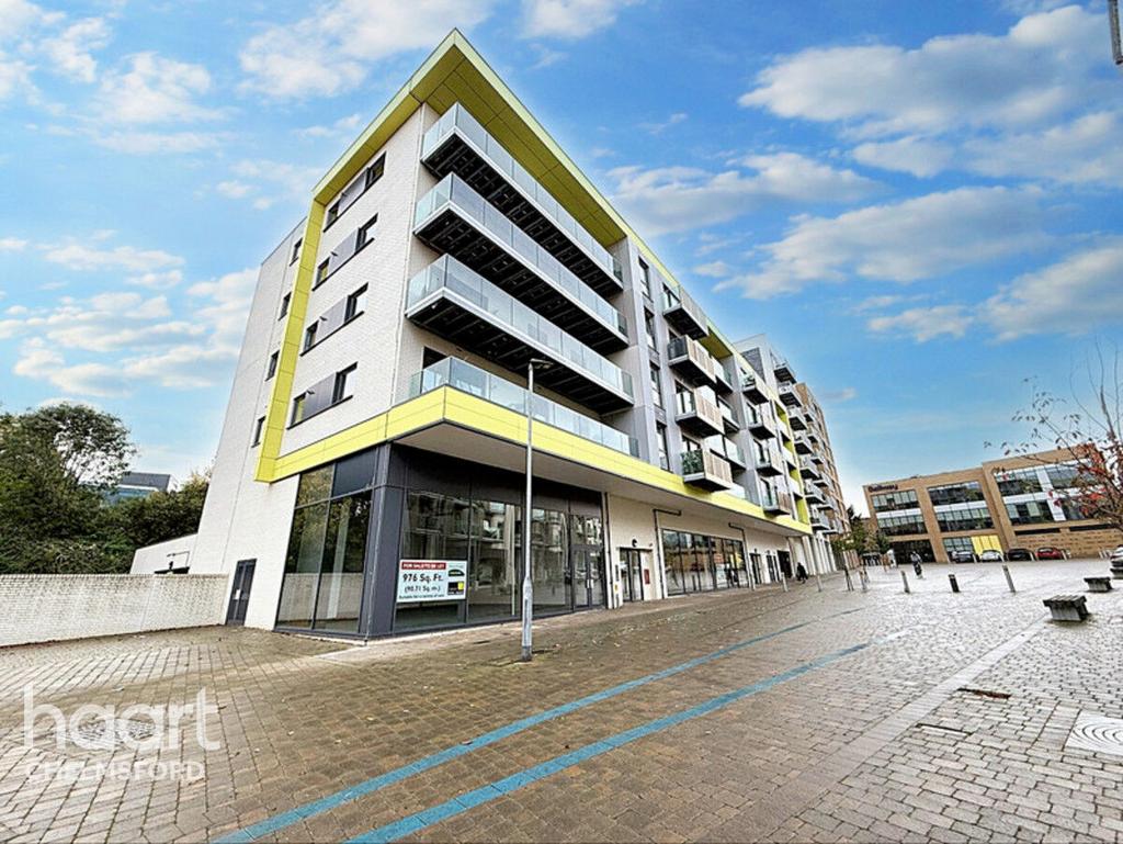 Cunard Square, Chelmsford 2 bed apartment - £300,000