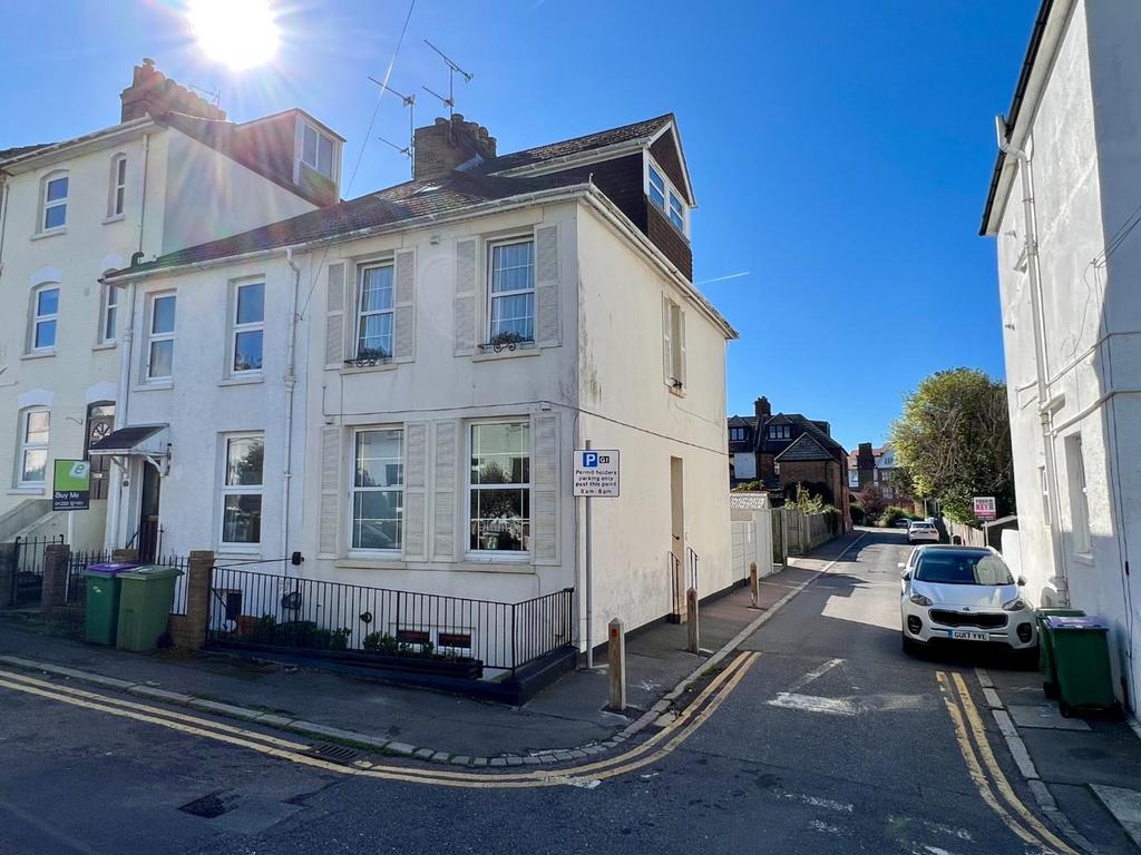 East Cliff, Folkestone 4 bed end of terrace house - £350,000
