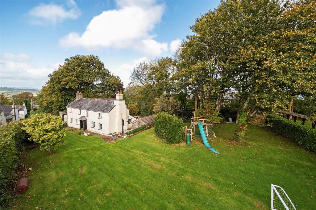 Langore, Launceston 4 bed detached house - £550,000