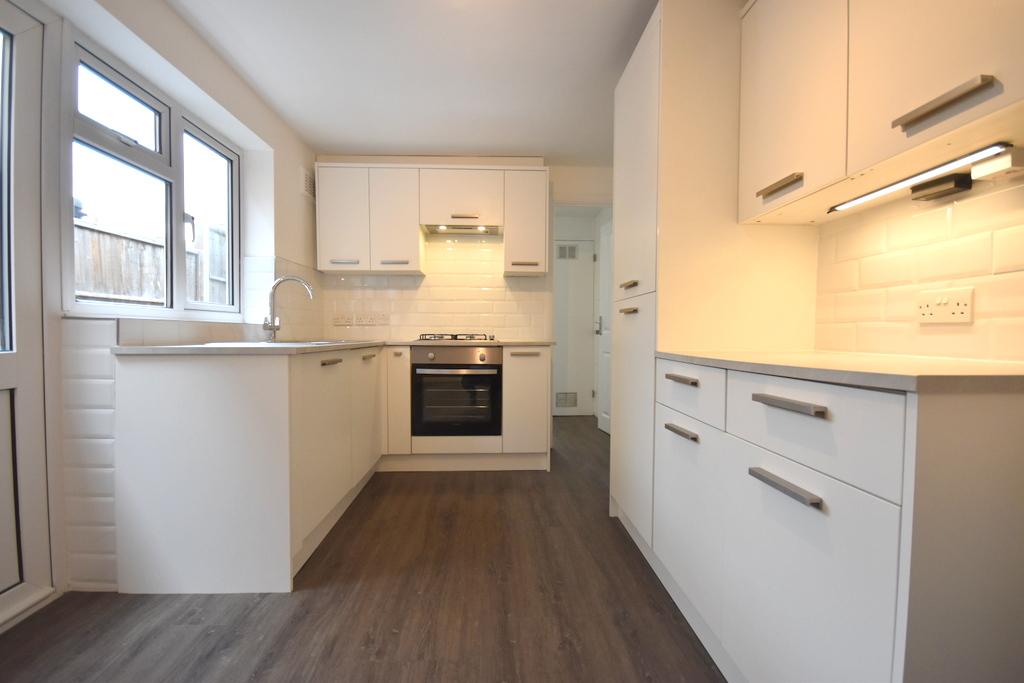 Nelson Road, London SW19 2 bed flat - £2,000 pcm (£462 pw)