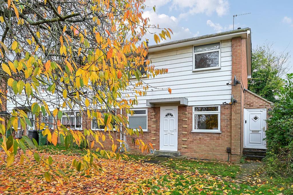 White House Close, Basingstoke RG22 2 bed maisonette - £200,000