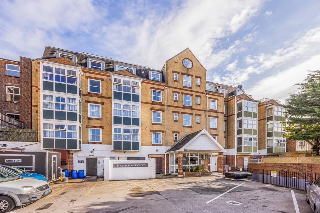 Ashby Place, Hampshire PO5 2 bed apartment - £169,500