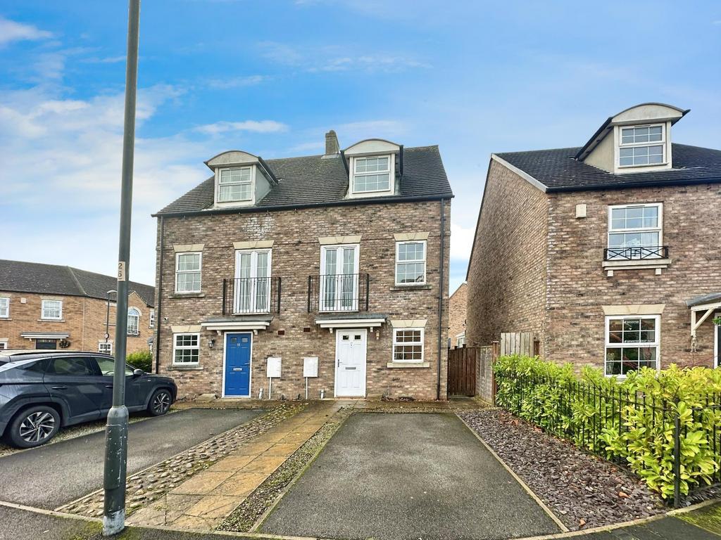 Coningham Avenue, North Yorkshire YO30 3 bed semi-detached house - £ ...
